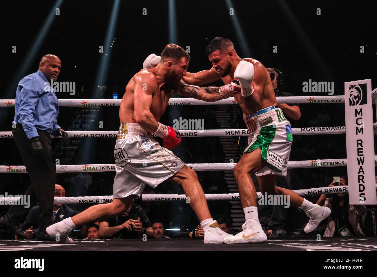 Cody crowley boxing hi-res stock photography and images - Alamy