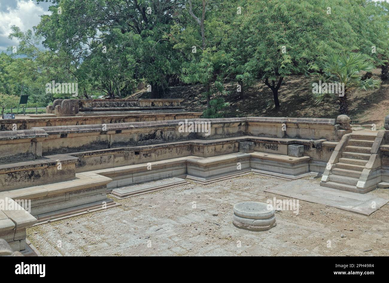 09 11 2007 kumara pokuna is the royal pond/pool of king parakramabahu ...