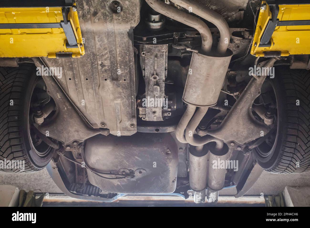 Tank repair workshop hi-res stock photography and images - Alamy