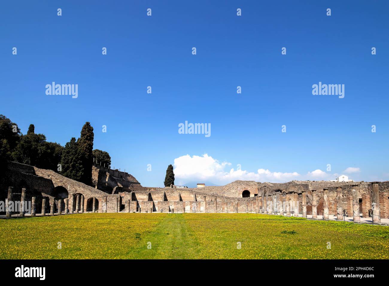 The ruins of the Roman city of Pompeii near Naples, Italy Stock Photo ...