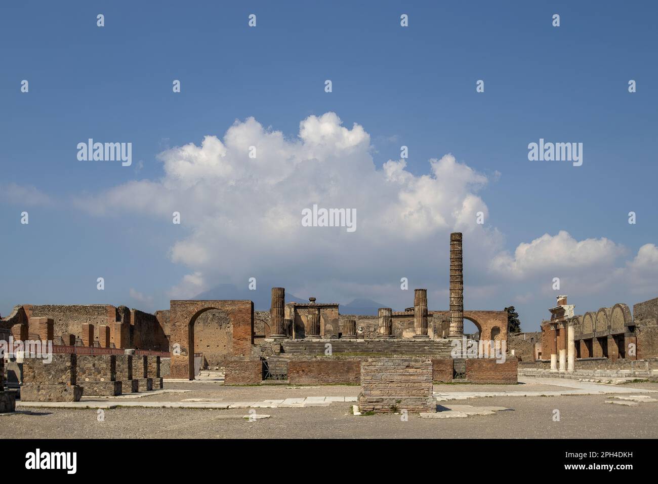 Ruins pompeii near naples hi-res stock photography and images - Alamy