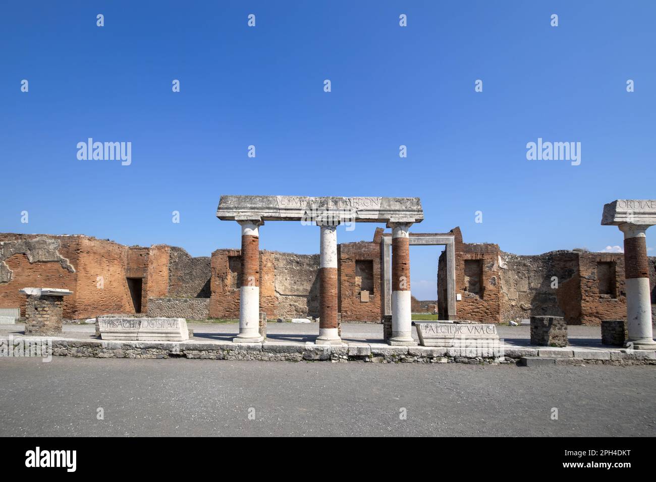 The ruins of the Roman city of Pompeii near Naples, Italy Stock Photo ...