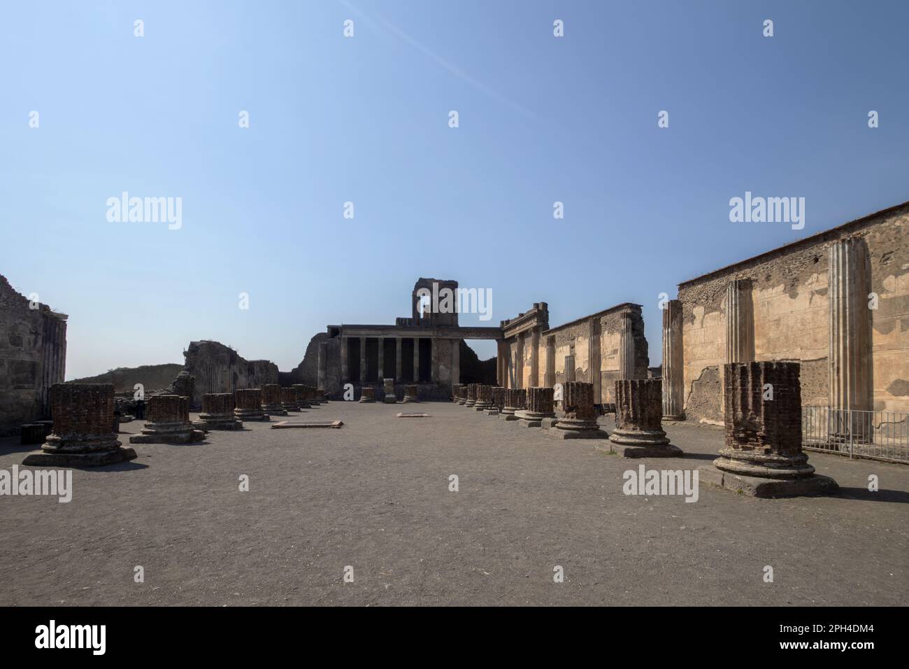 The ruins of the Roman city of Pompeii near Naples, Italy Stock Photo ...