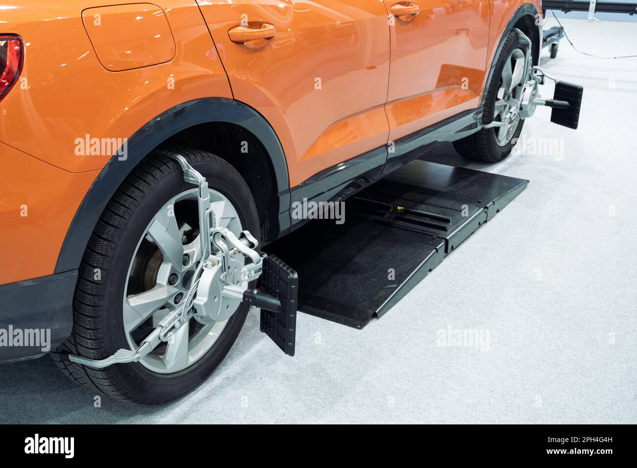 Car wheel alignment hi-res stock photography and images - Alamy