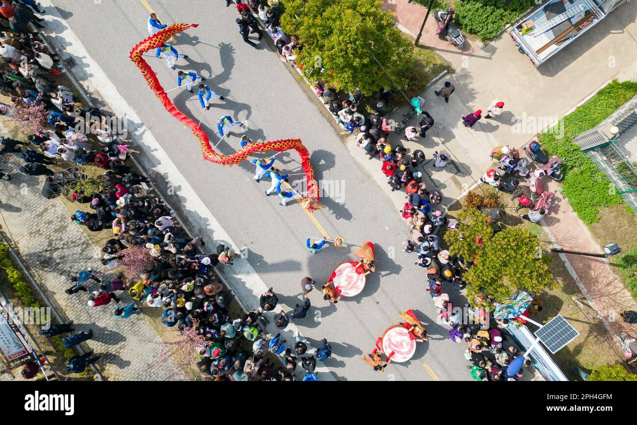 Haian, China. 26th Mar, 2023. HAIAN, CHINA - MARCH 26, 2023 - Tourists ...