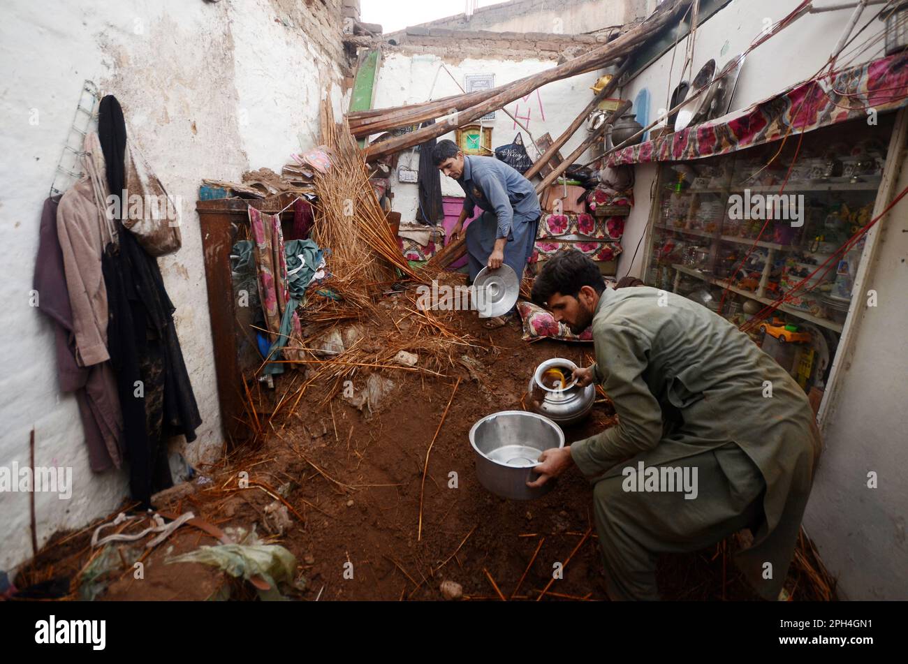 Peshawar, Khyber Pakhtunkhwa, Pakistan. 25th Mar, 2023. People inspect ...