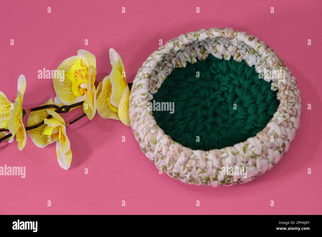 Jewelry and yarn hi-res stock photography and images - Alamy