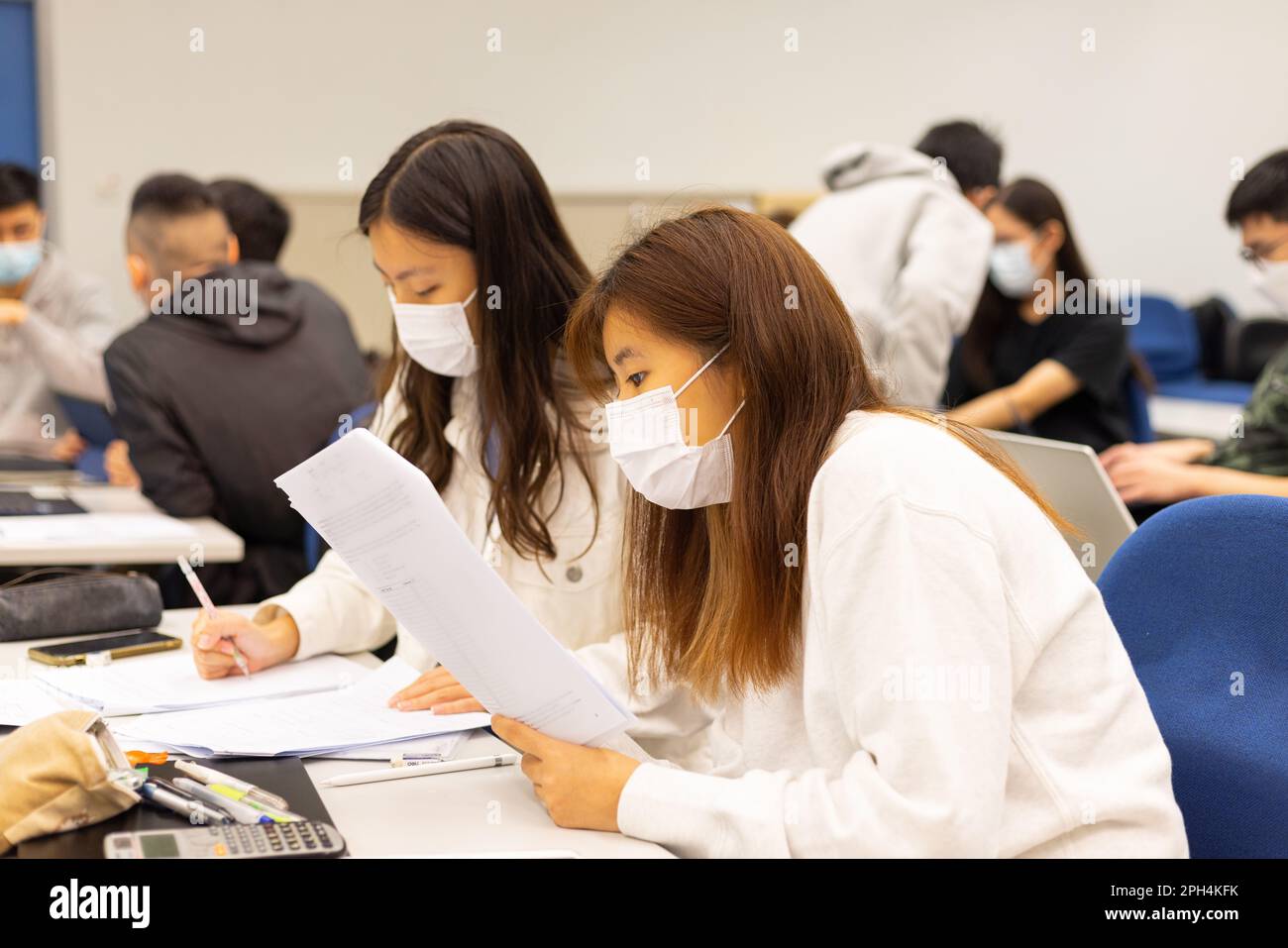Girls with mask hi-res stock photography and images - Alamy