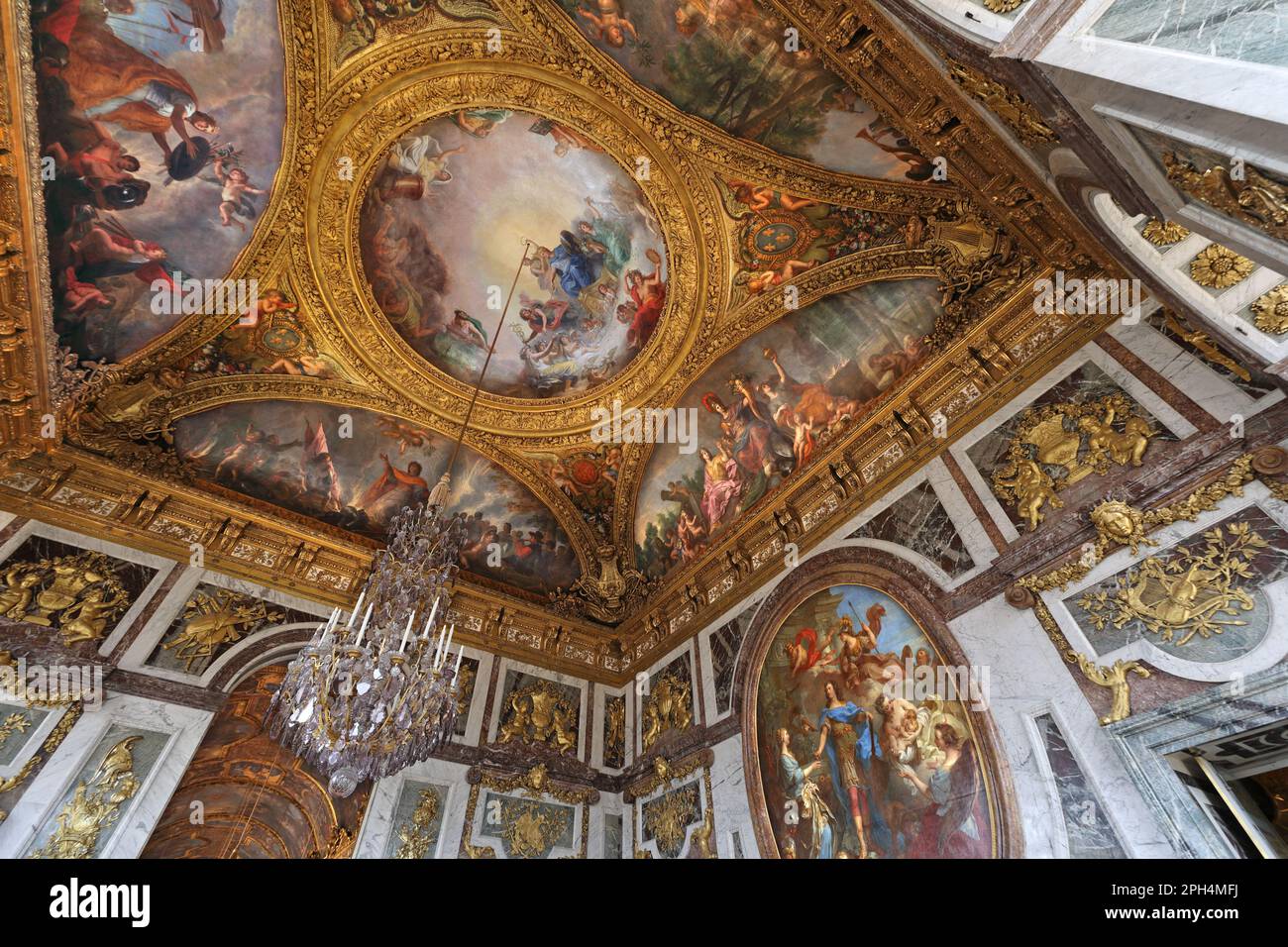 Hall of mirrors at the palace of Versailles, Paris, France Stock Photo ...