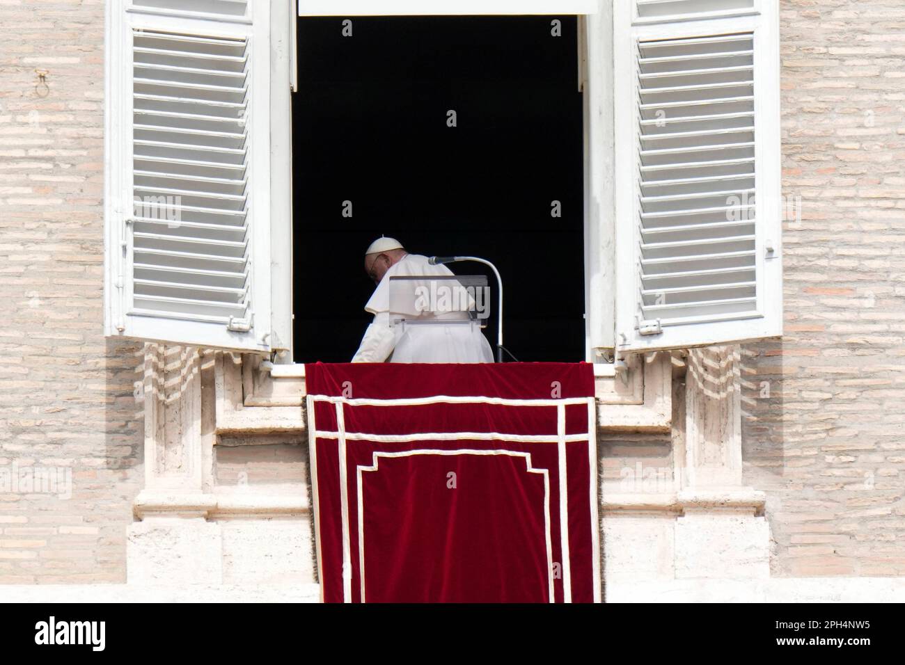 Pope Francis leaves after the Angelus noon prayer from the window of ...