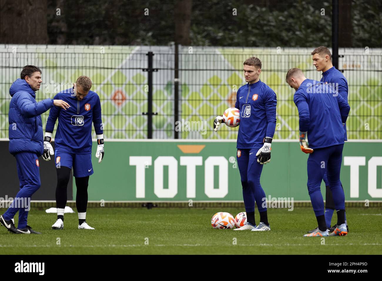 ZEIST - (lr) Holland goalkeeper coach Patrick Lodewijks, Holland ...