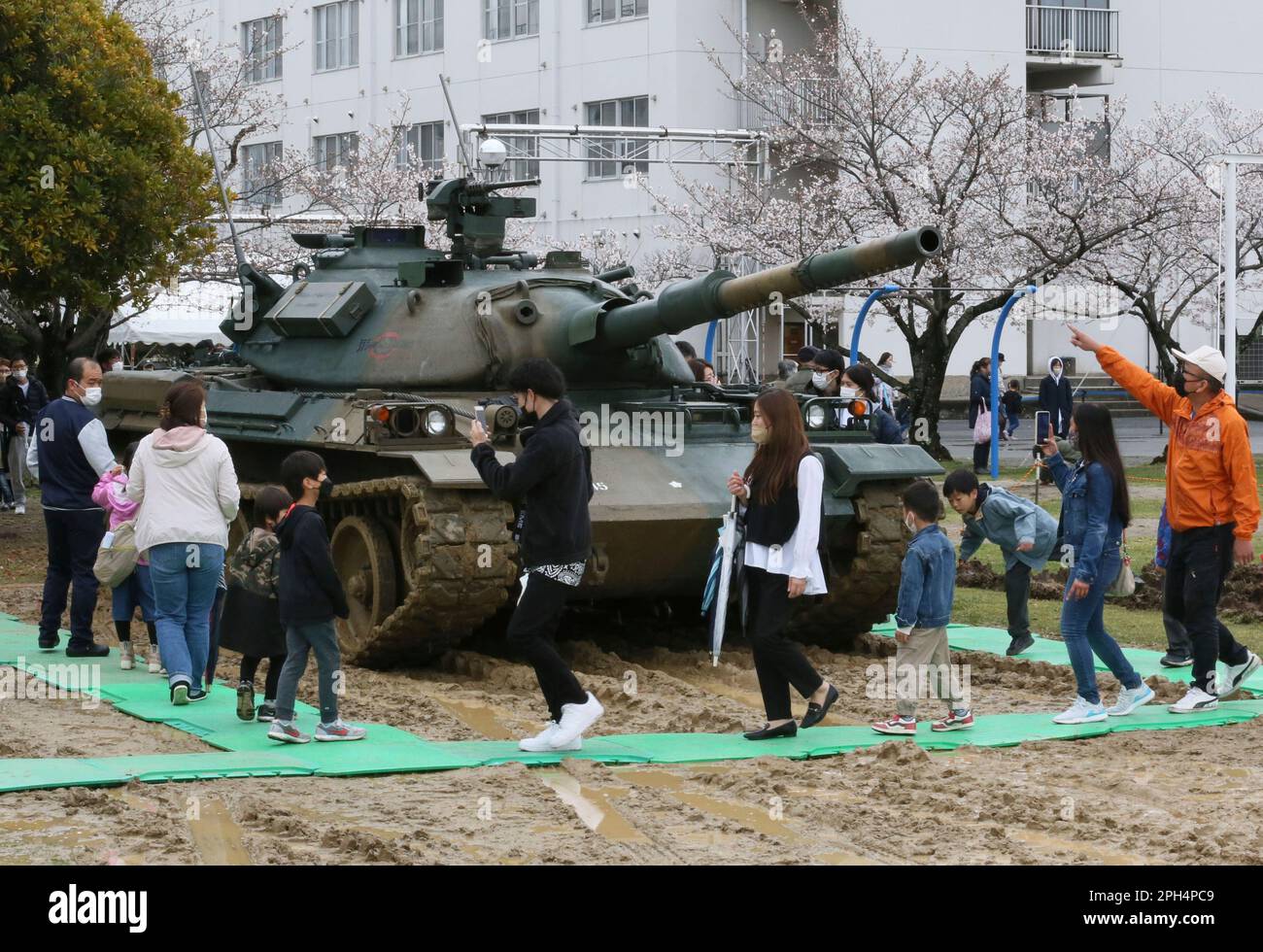 An event for ordinary person at JGSDF 5th Engineer Brigade in Ogori ...