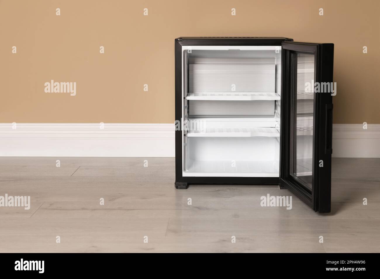 Empty mini bar open hi-res stock photography and images - Alamy