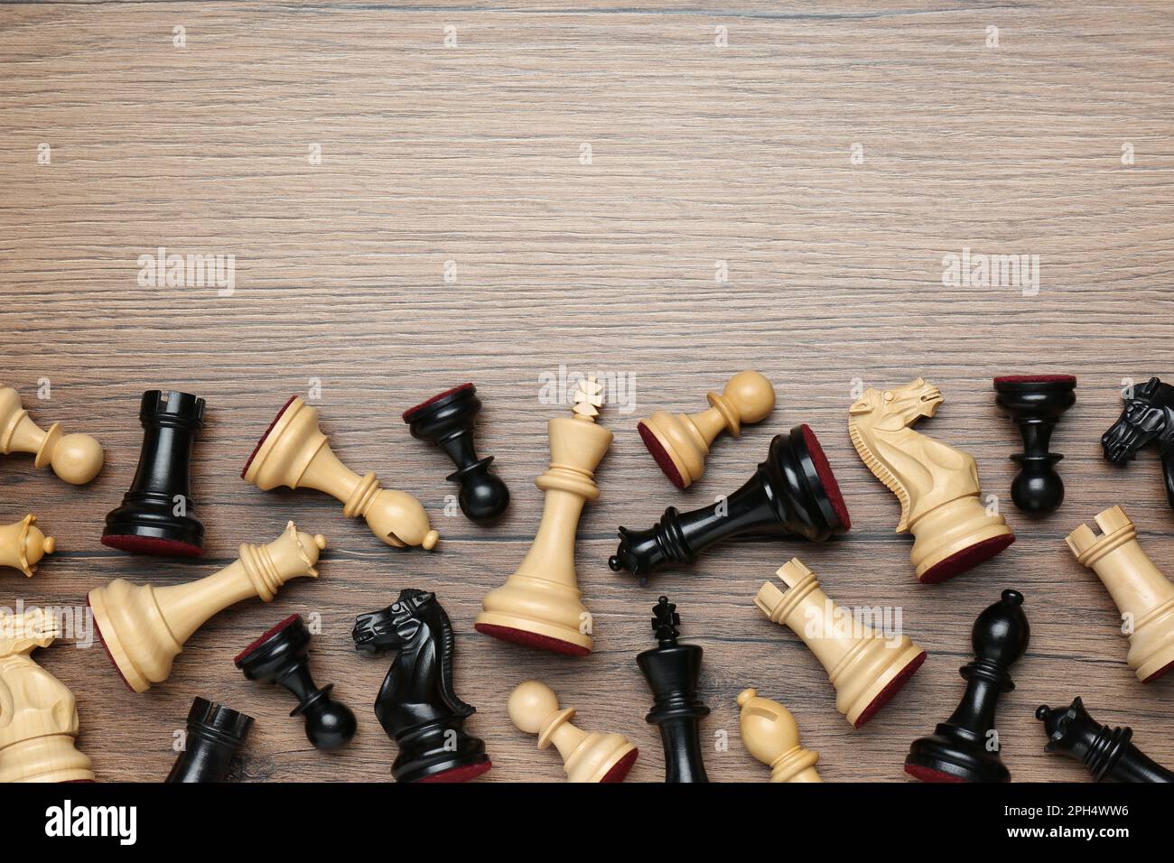 Traditional wooden chess pieces hi-res stock photography and images - Alamy