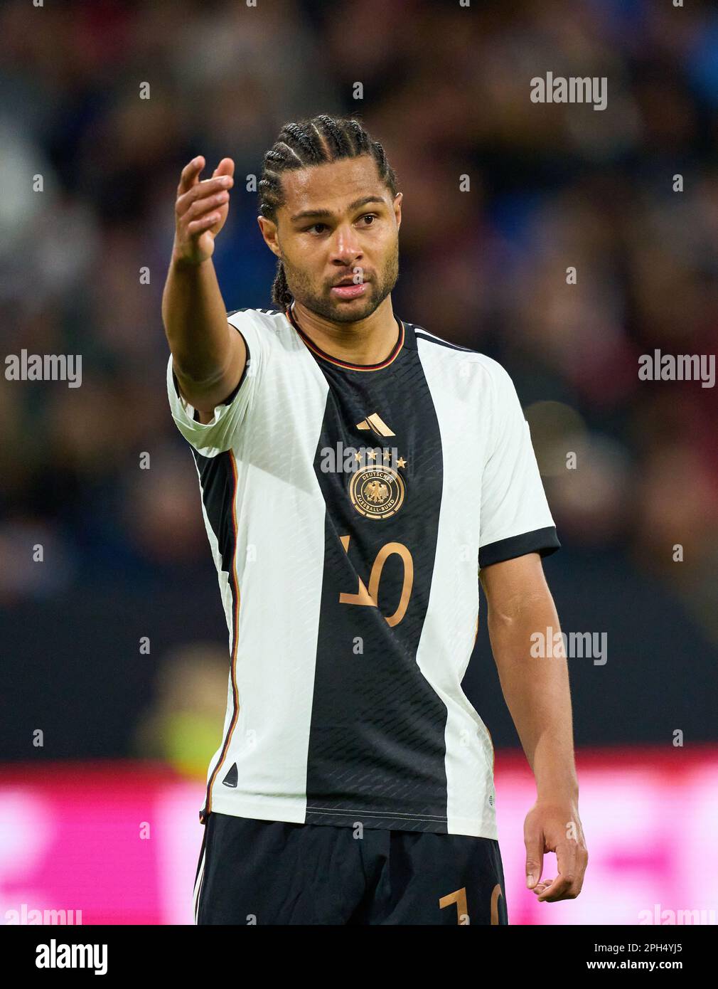 Serge Gnabry, DFB 10 in the friendly match GERMANY - PERU 2-0 ...