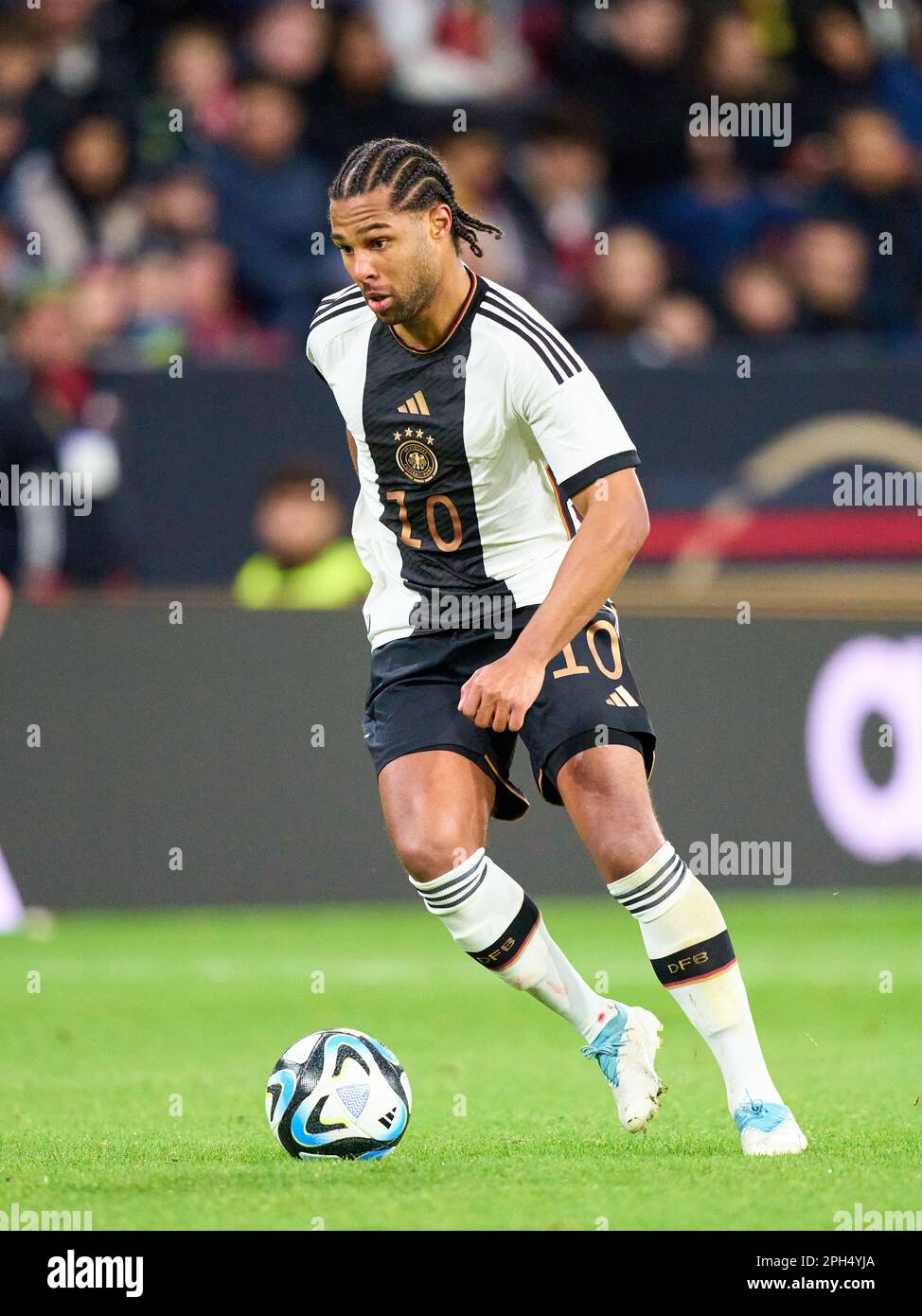 Serge Gnabry, DFB 10 in the friendly match GERMANY - PERU 2-0 ...