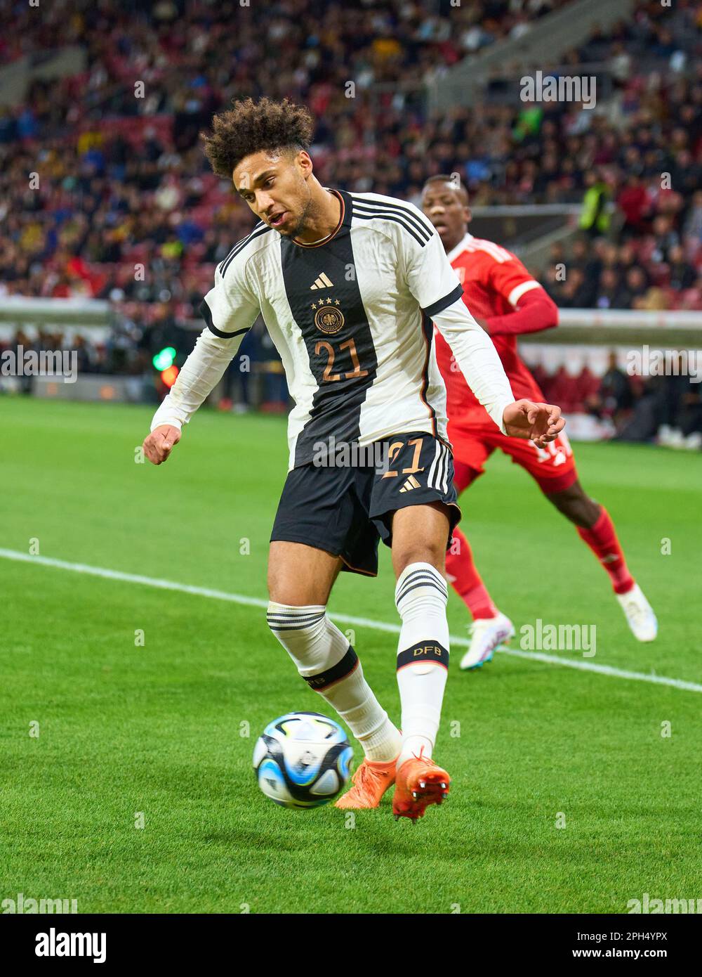 Kevin Schade, DFB 21 compete for the ball, tackling, duel, header ...