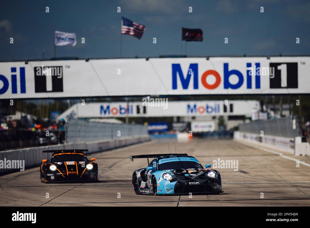 Porsche 911 RSR, Dempsey-Proton Racing (#77), Julien Andlauer (F ...