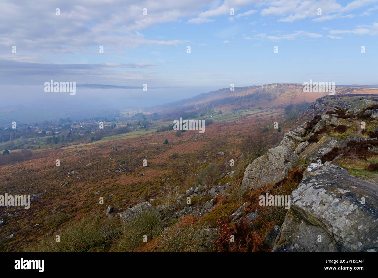 Heavy fog and low cumulus cloud sits over Hope Valley, below Baslow ...