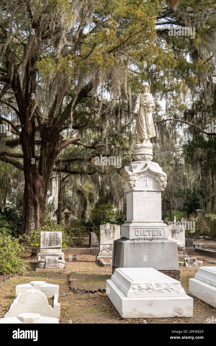 Savannah historic cemetery hi-res stock photography and images - Alamy