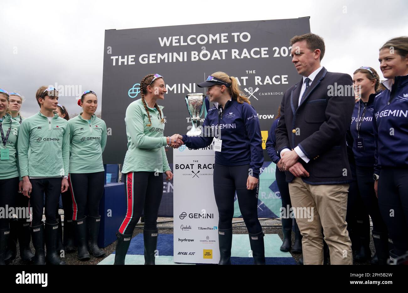 Cambridge's Caoimhe Dempsey and Oxford's Sara Helin shake hands before ...
