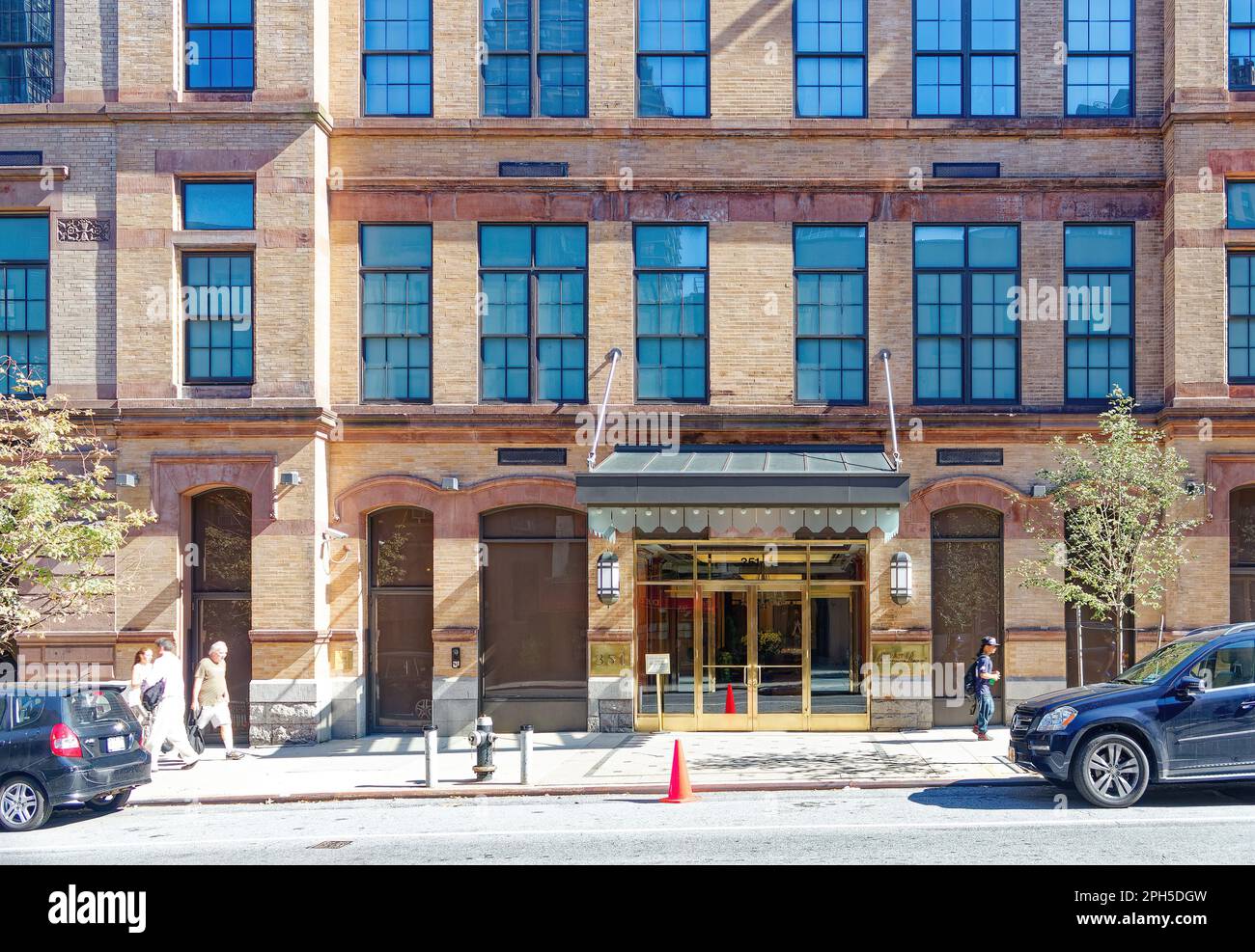 931 first avenue hi-res stock photography and images - Alamy