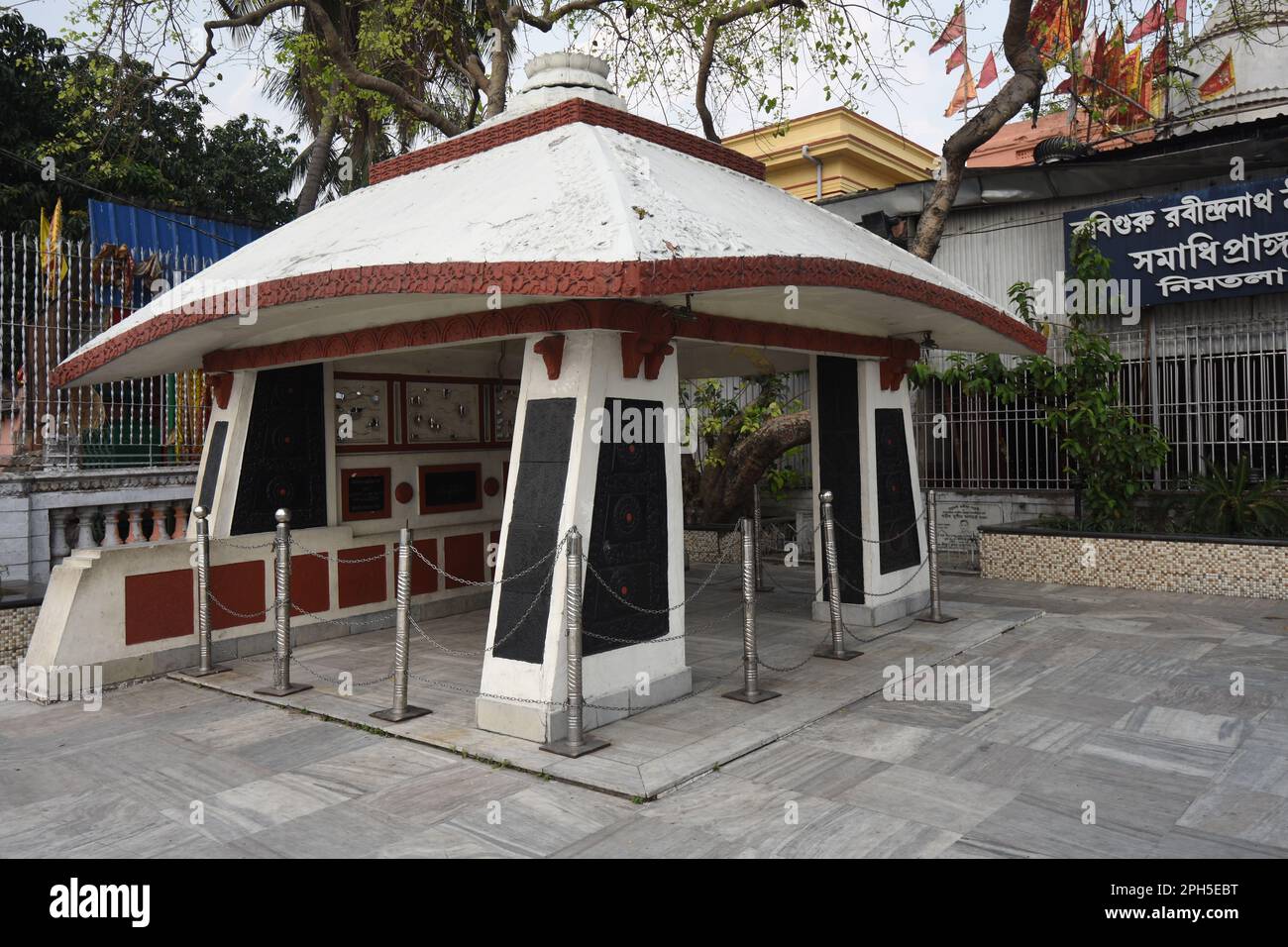 Samadhi Memorial of Rabindranath Tagore. Nimtala crematorium, Kolkata ...