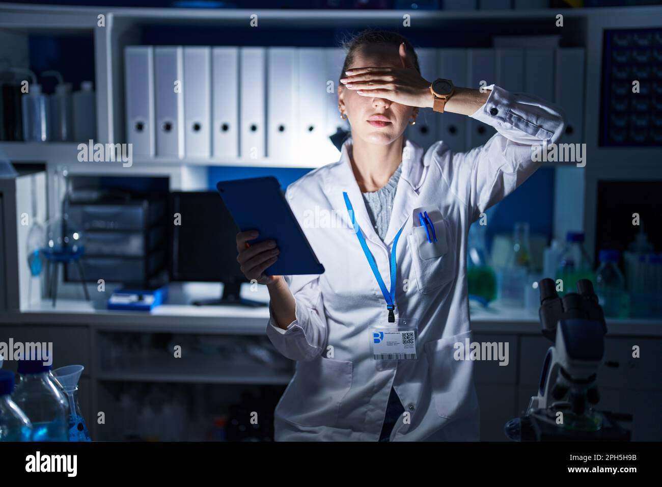 Blind girl science experiment hi-res stock photography and images - Alamy