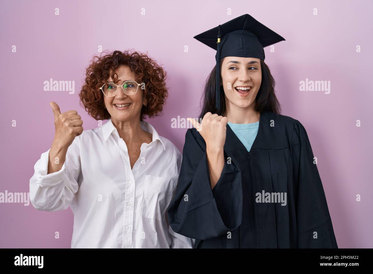 Hispanic graduate family hi-res stock photography and images - Alamy