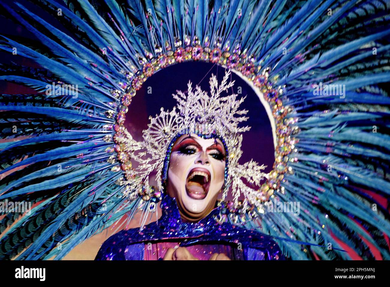 Drag queen show hi-res stock photography and images - Alamy