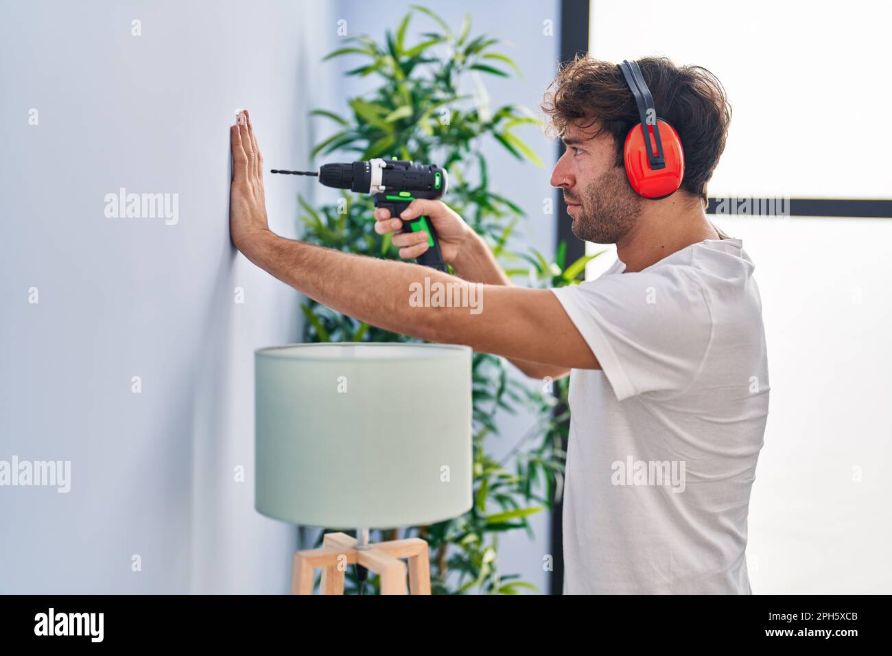 Drilling sound hi-res stock photography and images - Alamy