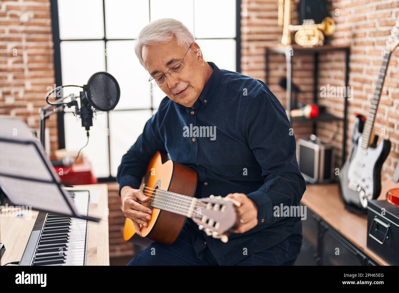 Music studiox hi-res stock photography and images - Alamy
