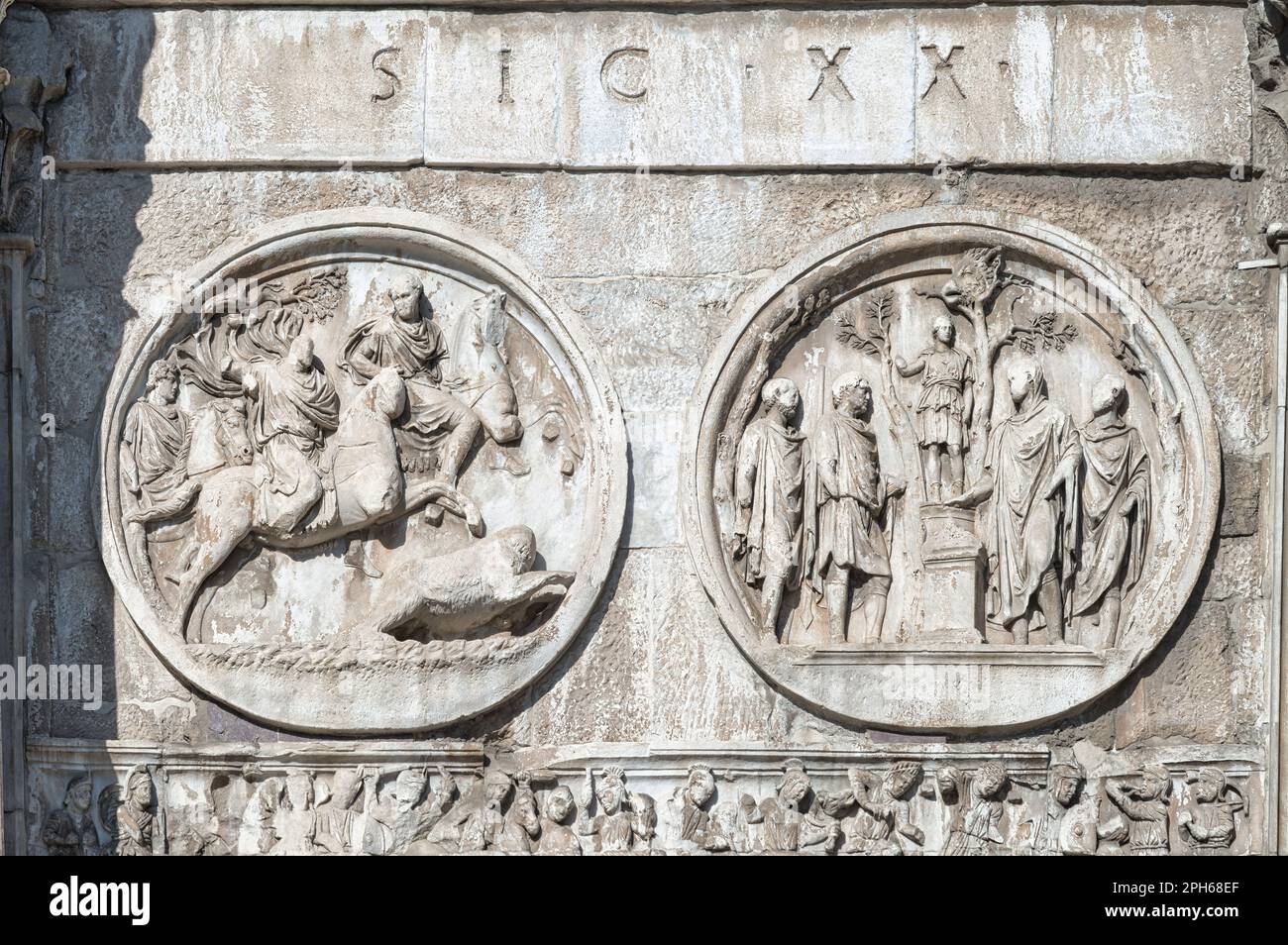 Detail of reliefs of Constantine's arch in Rome Italy Stock Photo - Alamy