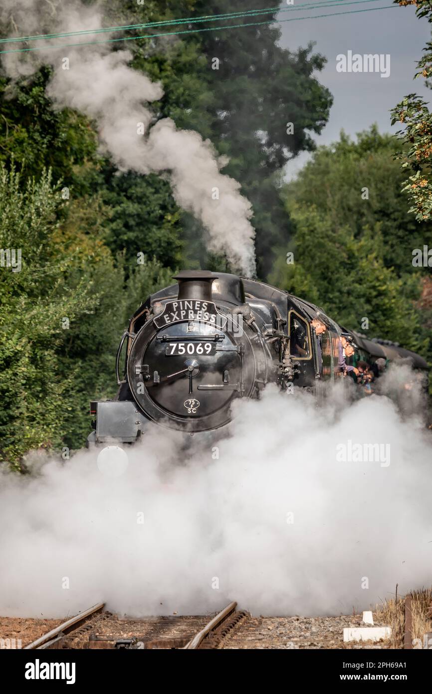 BR '4MT' 4-6-0 No. 75069 approaches Eridge station on the Spa Valley ...