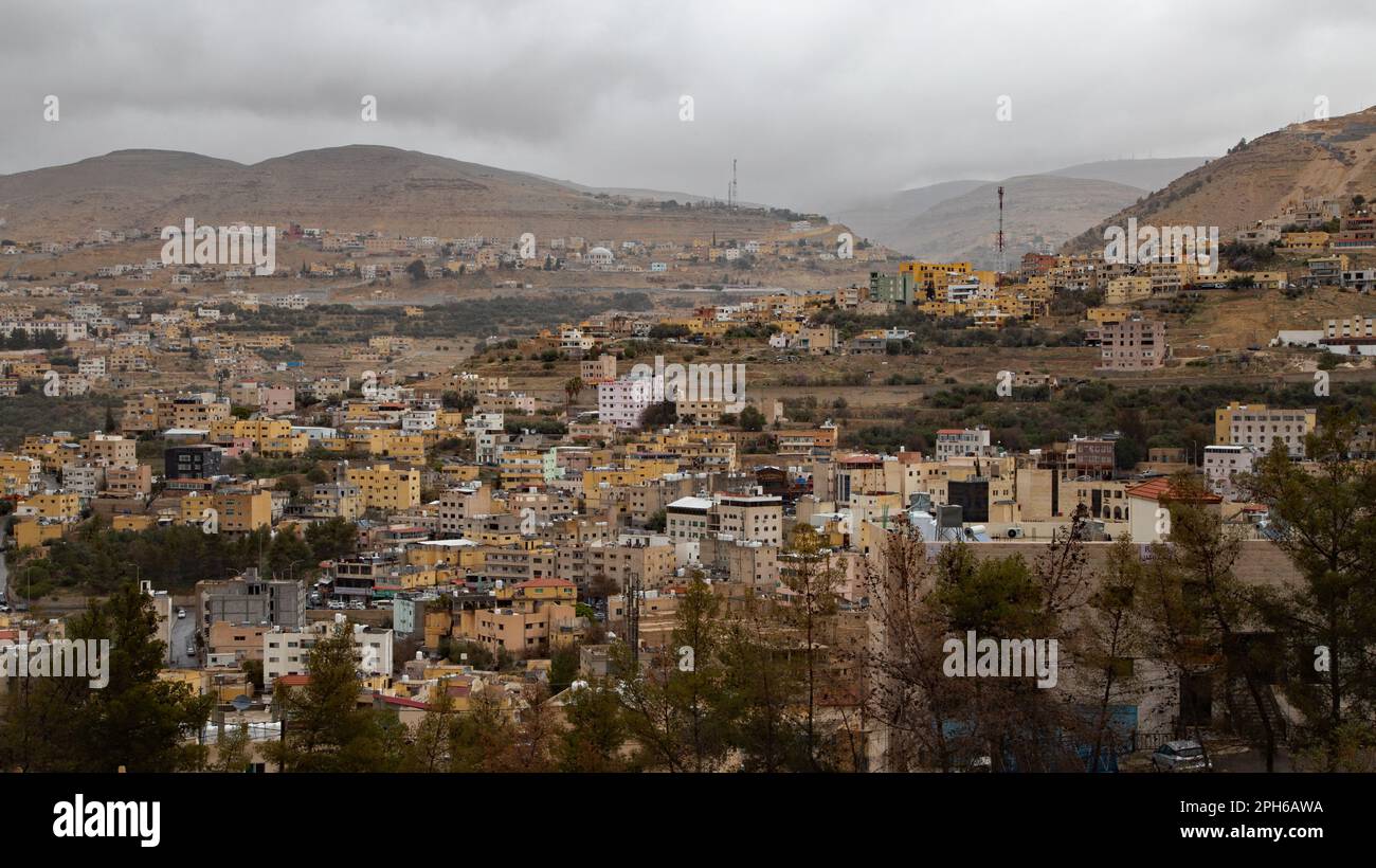 Modern cities hi-res stock photography and images - Alamy