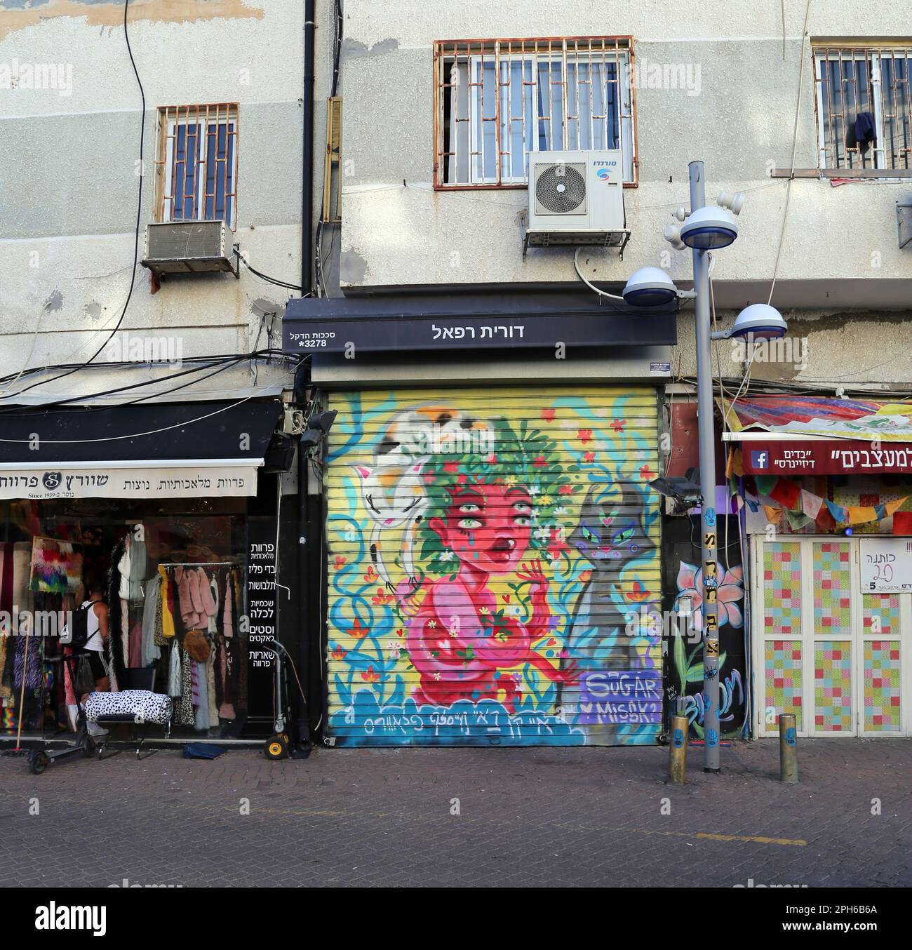 Vibrant street art hi-res stock photography and images - Alamy