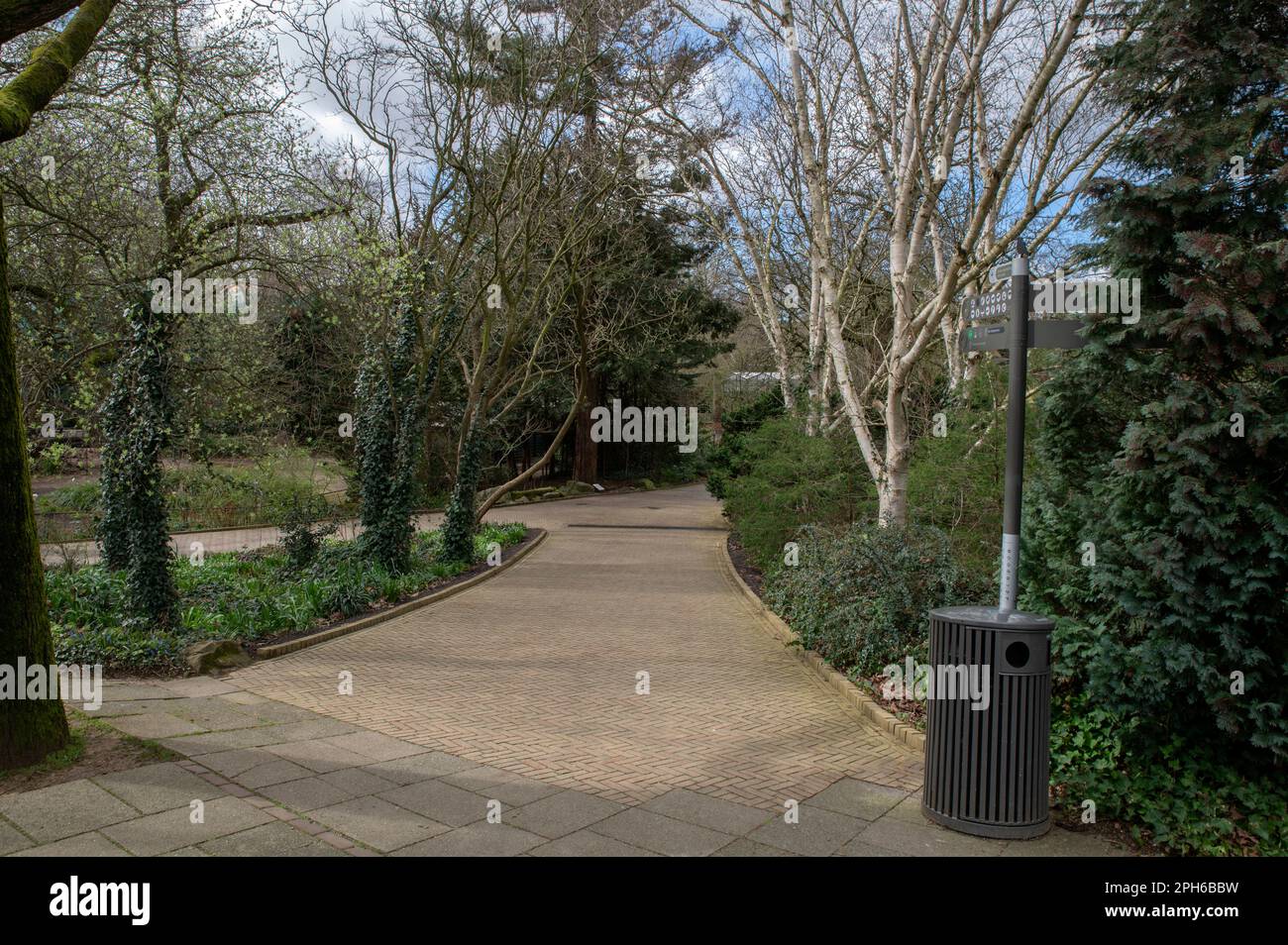 Walking path artis zoo amsterdam hi-res stock photography and images ...
