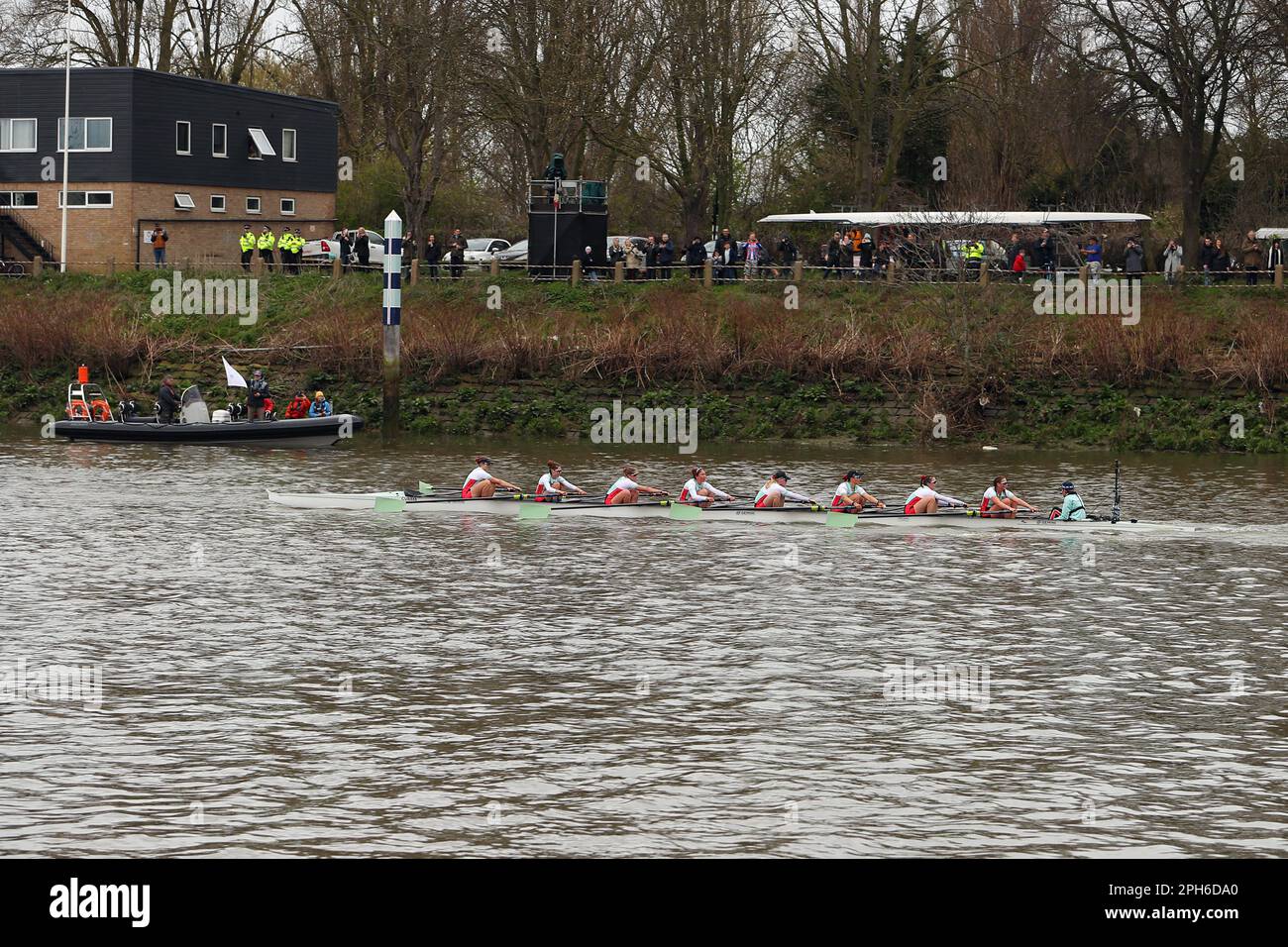 Oxford cambridge boat race finish hi-res stock photography and images ...