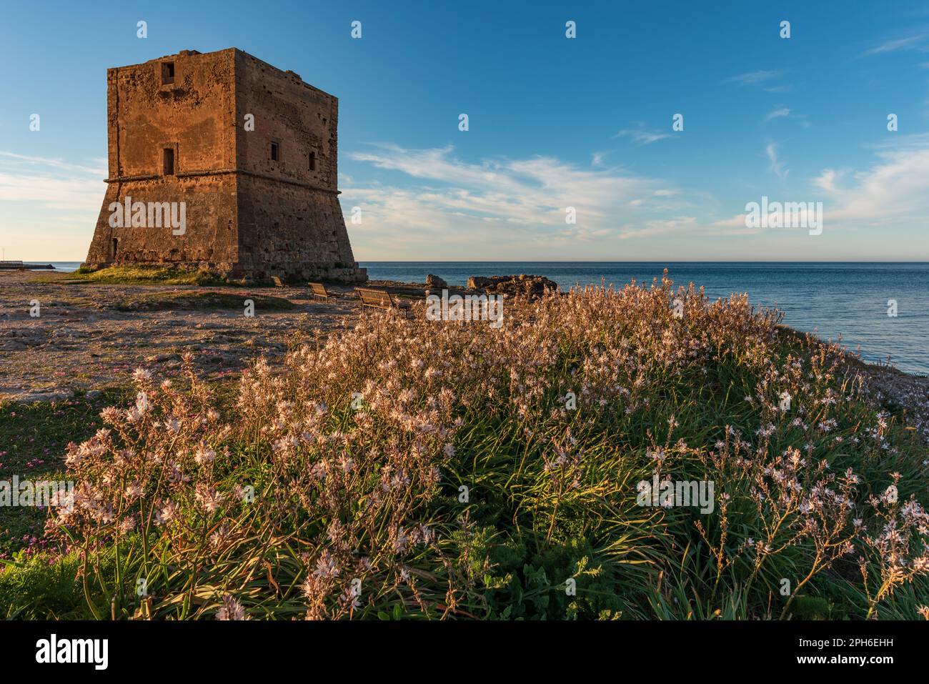 The Saracen tower of Pozzillo, Sicily Stock Photo - Alamy