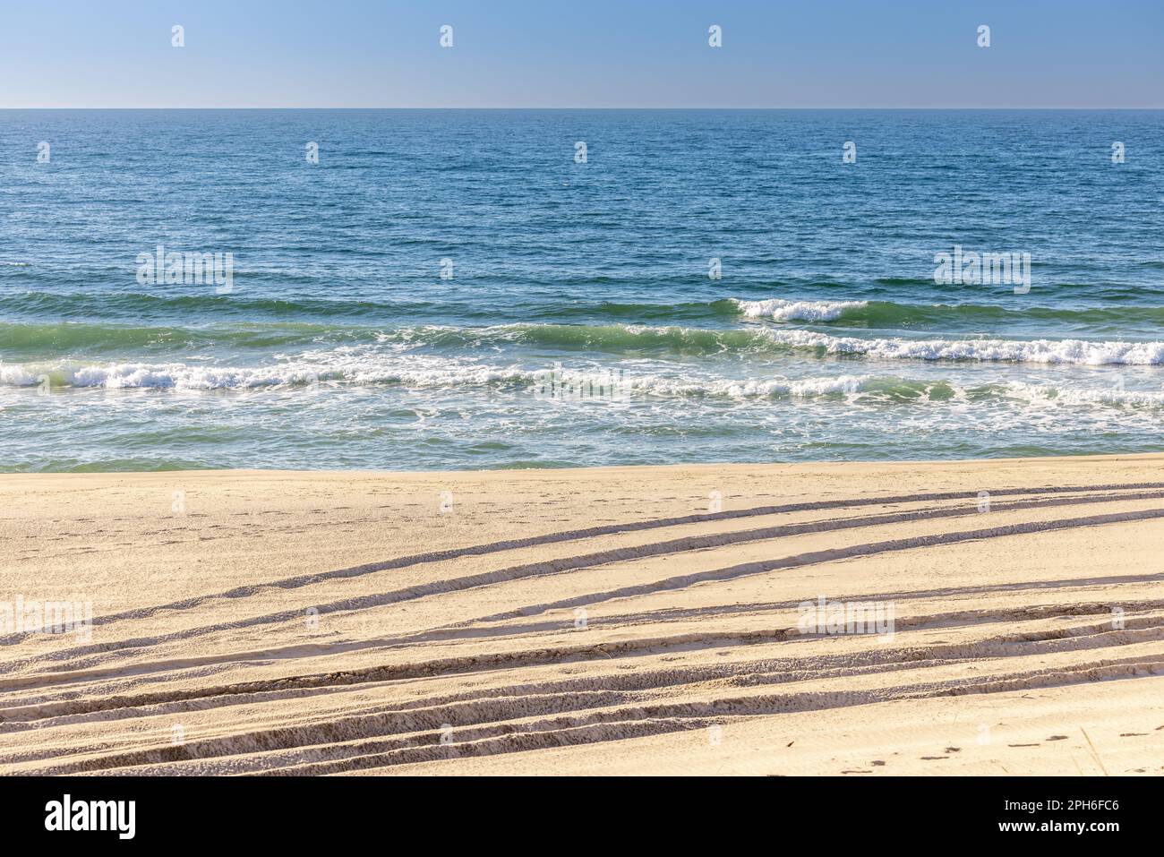 Sand beach road highway hi-res stock photography and images - Alamy