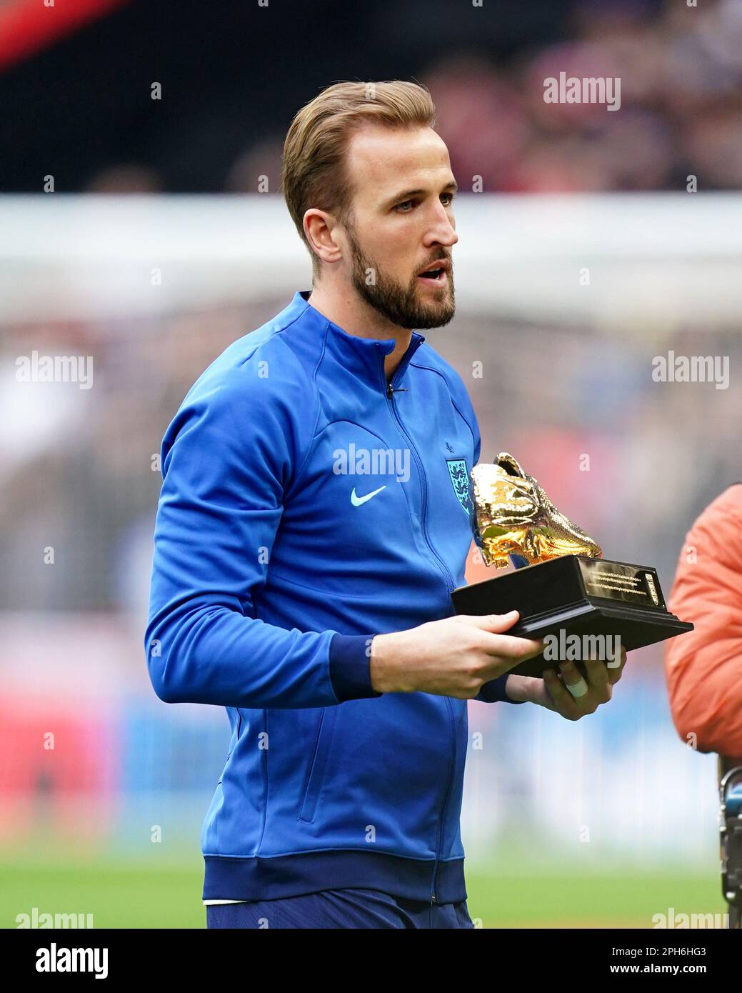 England's Harry Kane presented with a golden boot for becoming England ...