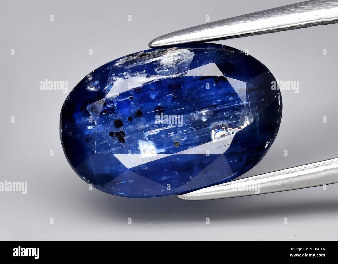 Sample raw blue kyanite hi-res stock photography and images - Alamy