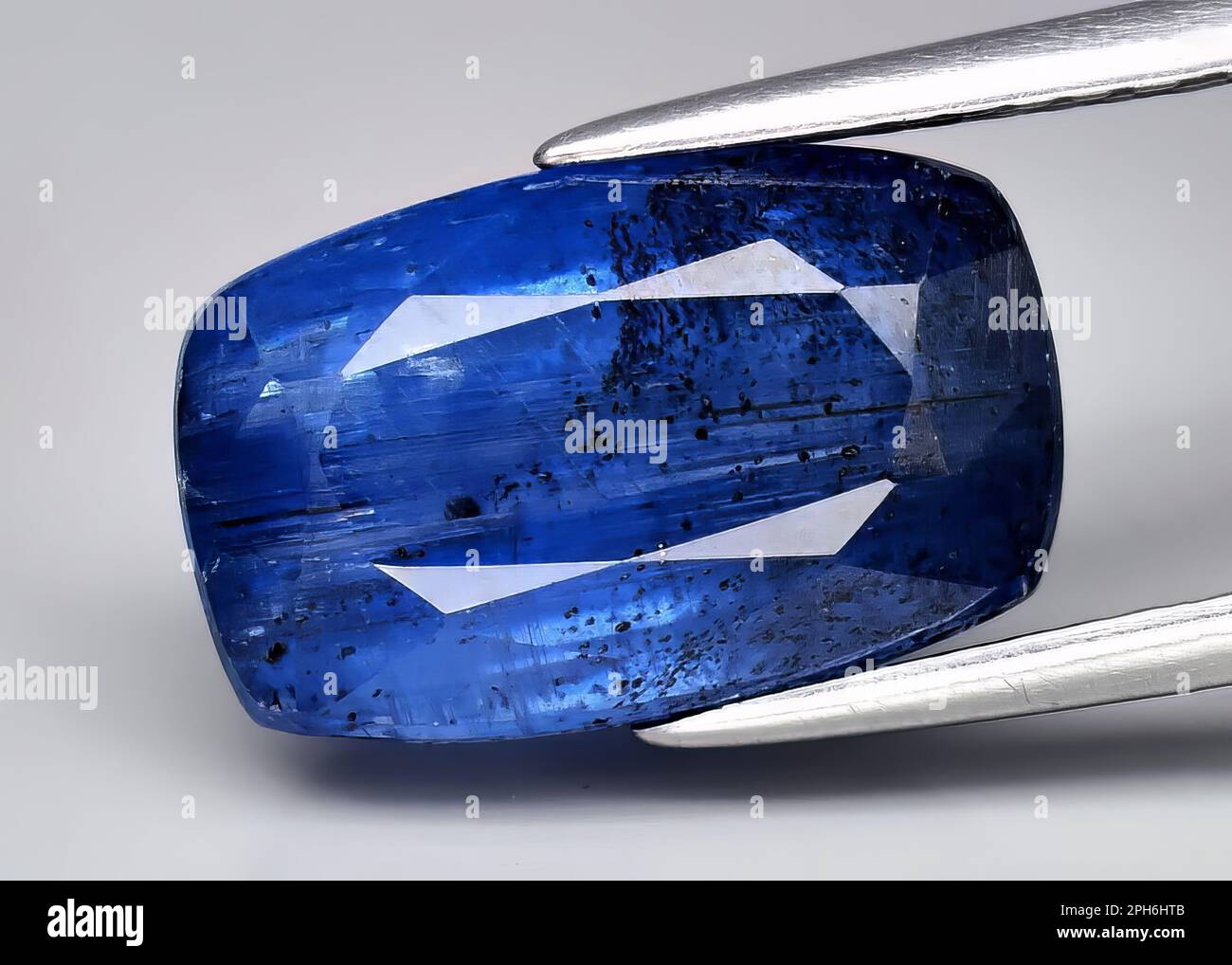 Blue kyanite mineral sample hi-res stock photography and images - Alamy