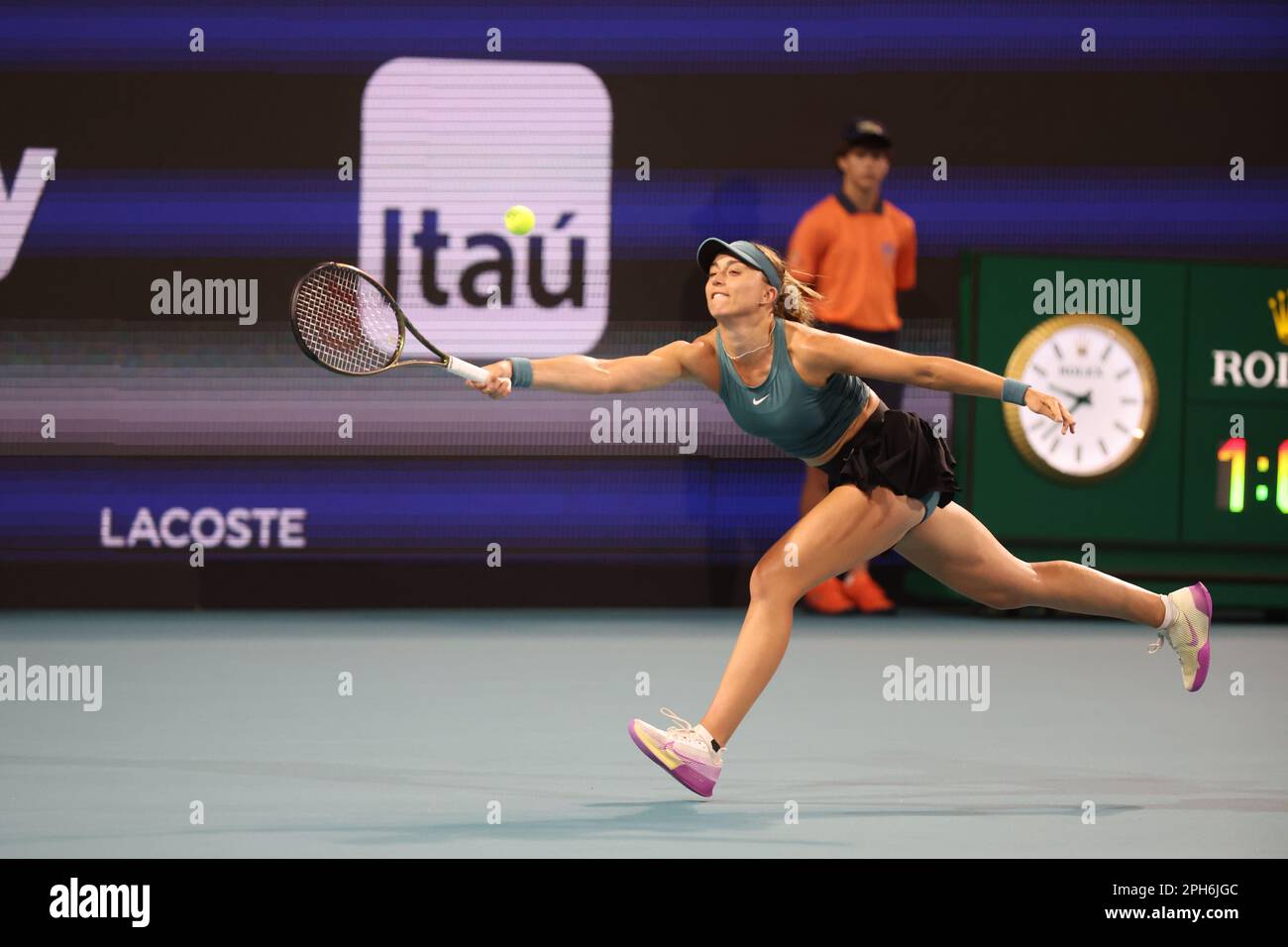 Paula badosa coach hi-res stock photography and images - Alamy