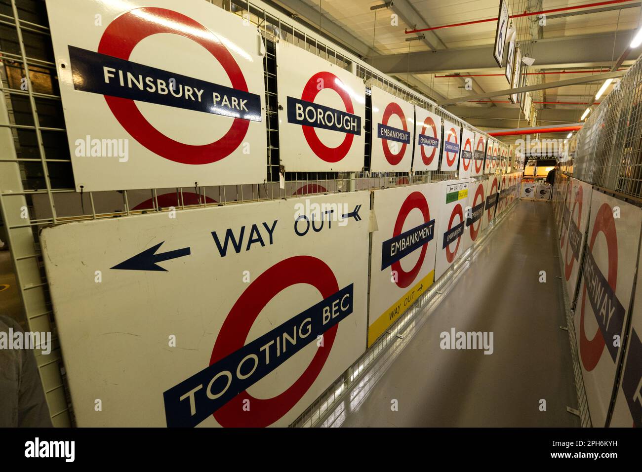 London underground station signs hi-res stock photography and images ...