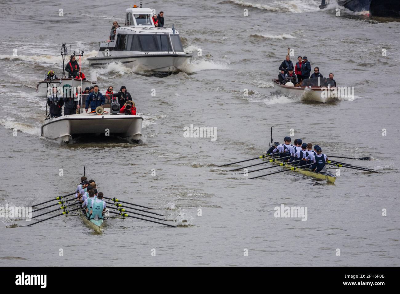 London, UK. 26th Mar, 2023. The Cambridge Blue boat wins, crossing the ...