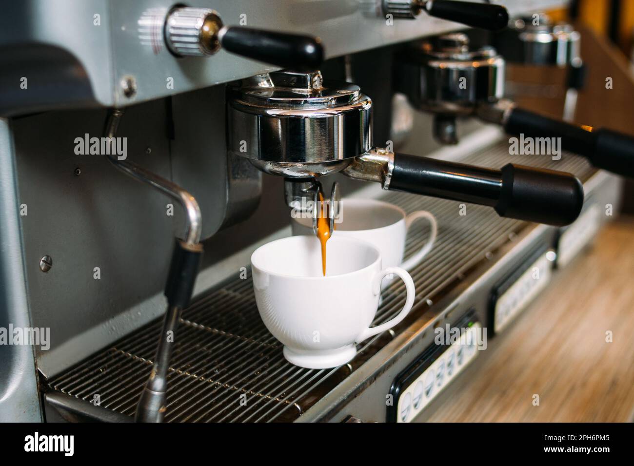 Coffee making process espresso cups hi-res stock photography and images ...