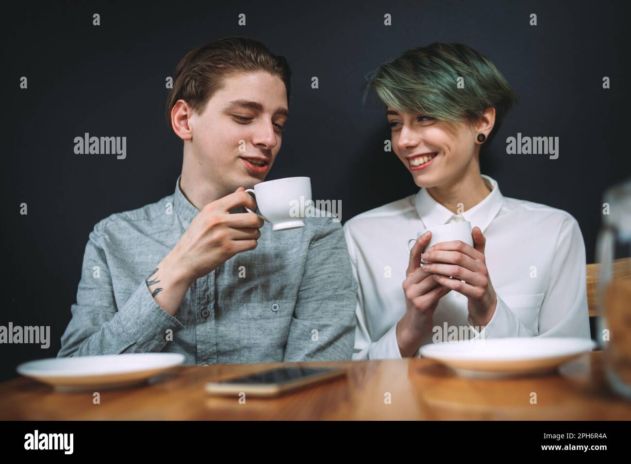 friends communication leisure bff coffee talking Stock Photo - Alamy