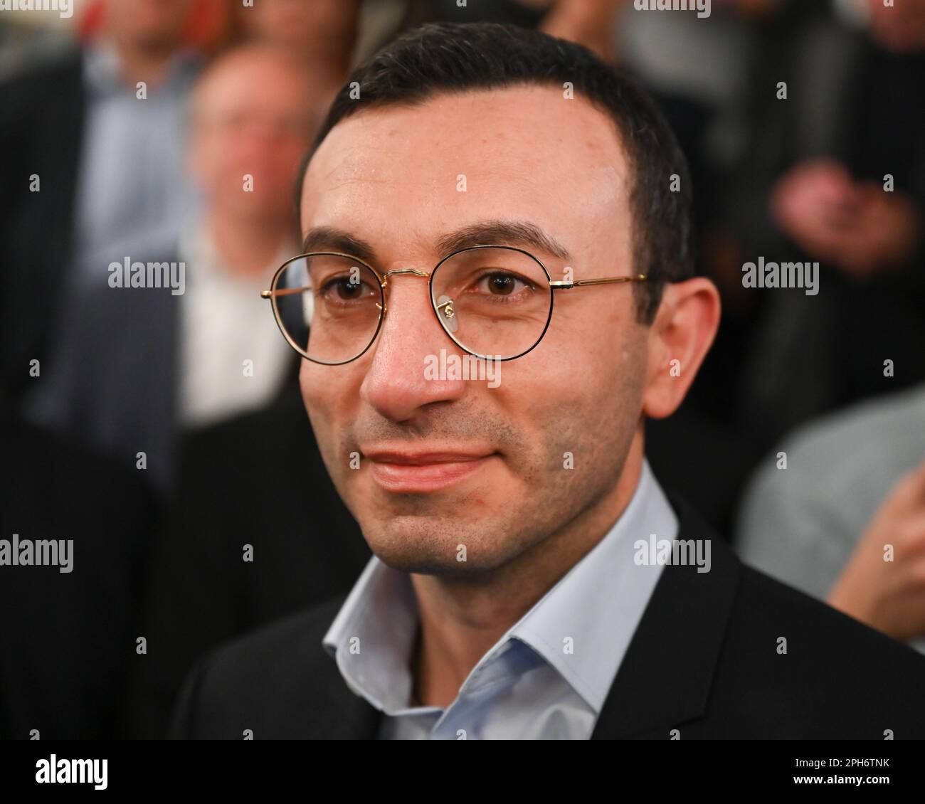 26 March 2023, Hesse, Frankfurt/Main: Mike Josef (SPD) arrives at Römer ...