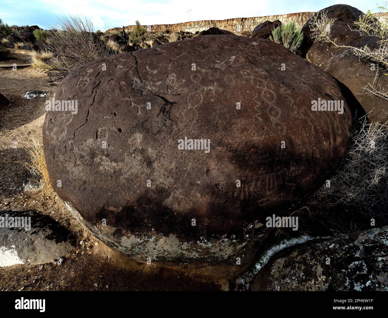 Native American Indian Petroglyph art Stock Photo - Alamy